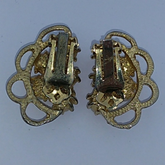 Vintage | Jewelry | Vintage Gold Plated Faux Pearl Clusters Clipons ...